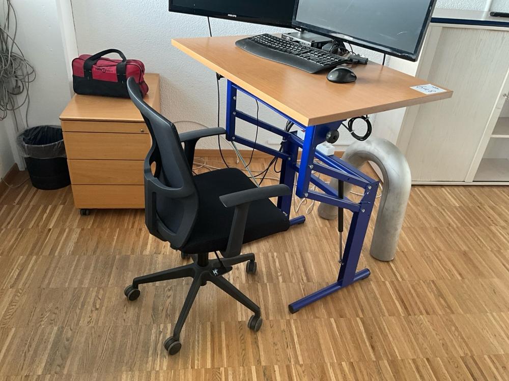 Office desk setup | Dome Auctions